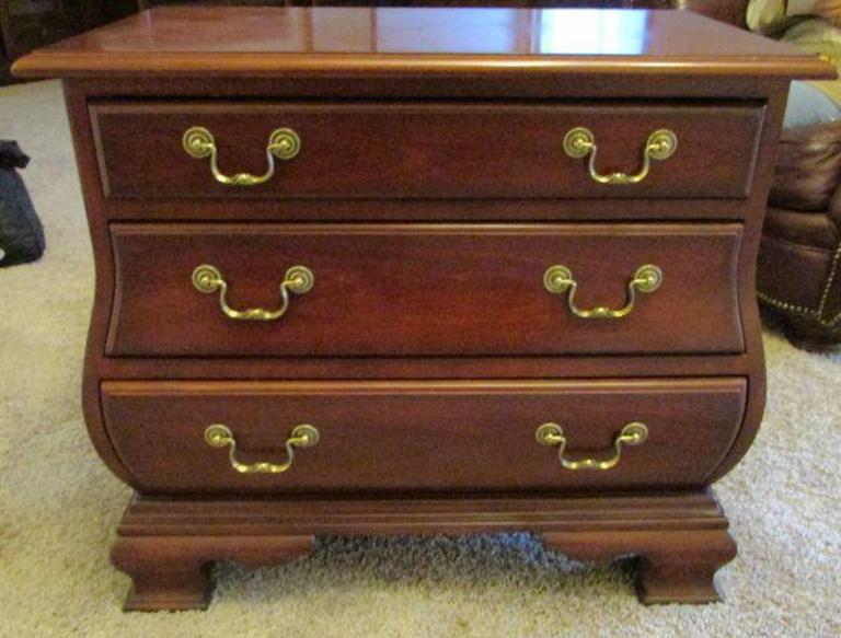 Auction Ohio | Thomasville Chest