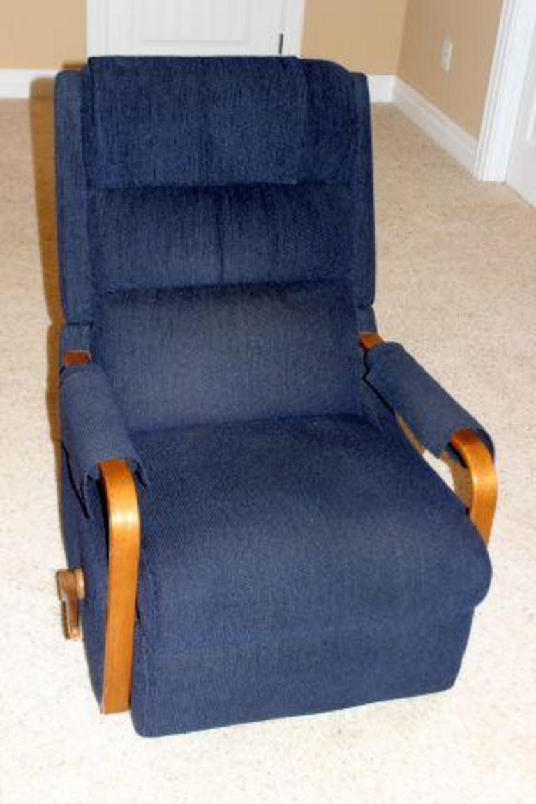 Auction Ohio | Navy Blue Lazy Boy Rocker