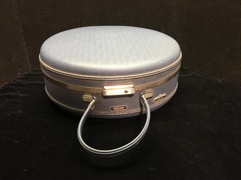 Auction Ohio | Round Luggage Suitcase