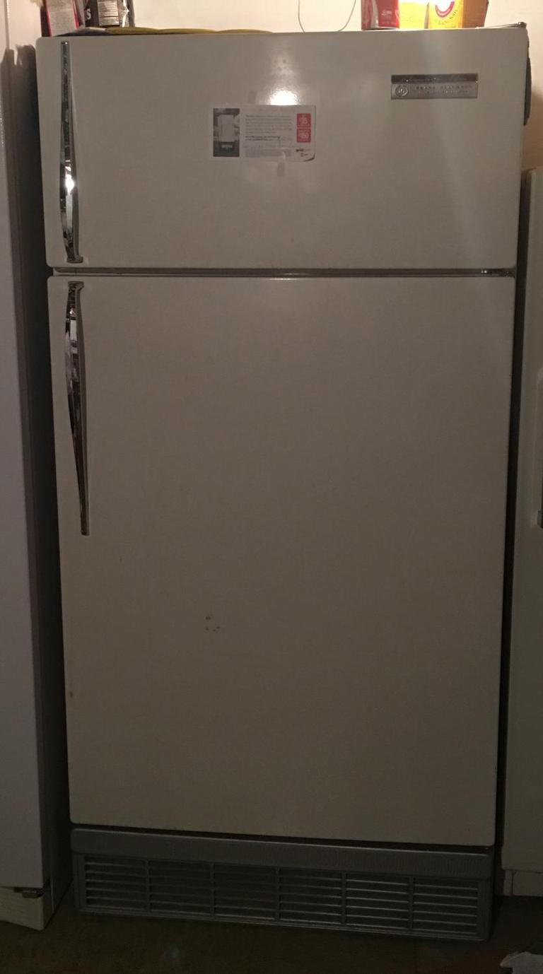 Auction Ohio | Sears Fridge / Freezer