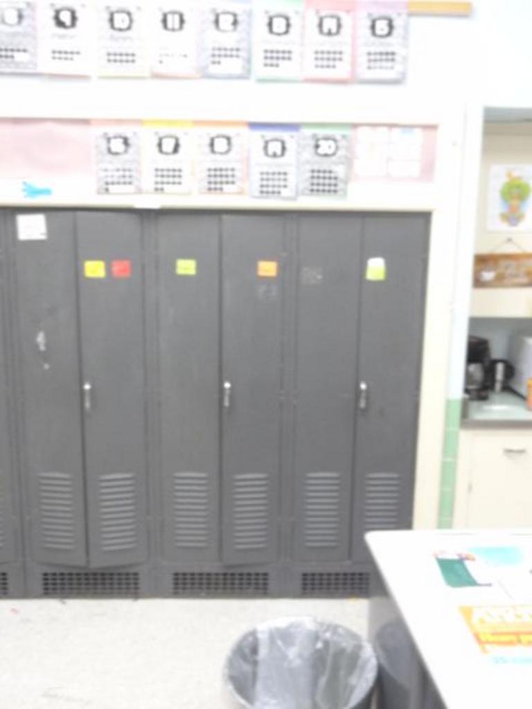 Auction Ohio | Vintage Metal Locker