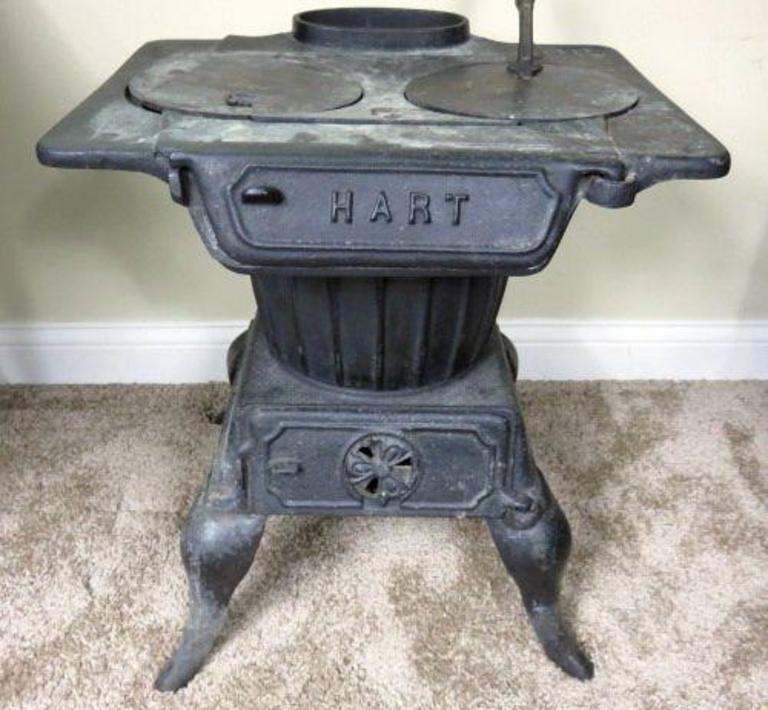 Auction Ohio | Hart Mfg. Cast Iron Stove
