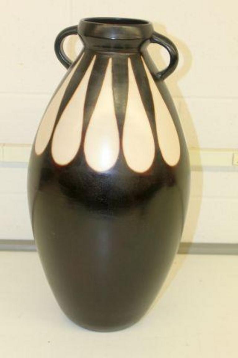 Auction Ohio | Oversized Vase