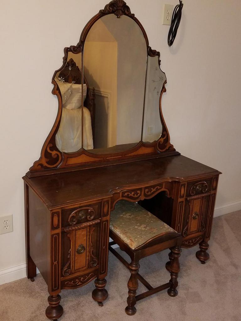 Auction Ohio Antique Vanity