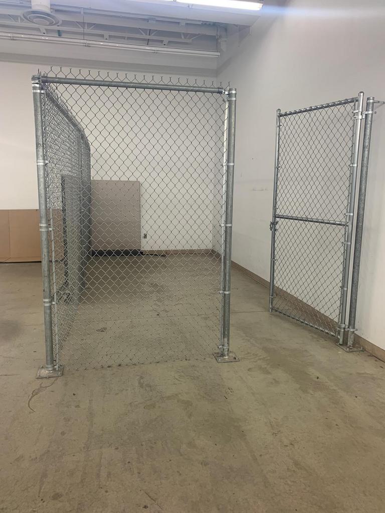 Auction Ohio | Chain Link Cage w/ Swinging Door