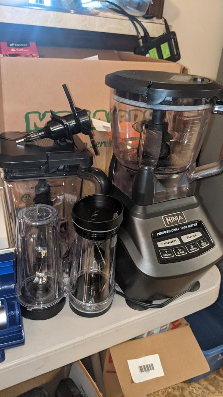 Auction Ohio | Ninja blender and accessories