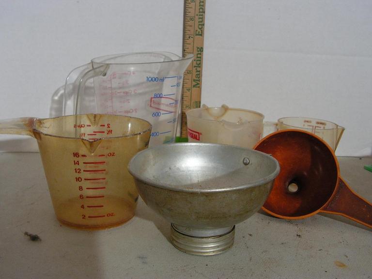Auction Ohio | Vintage Measuring Cups