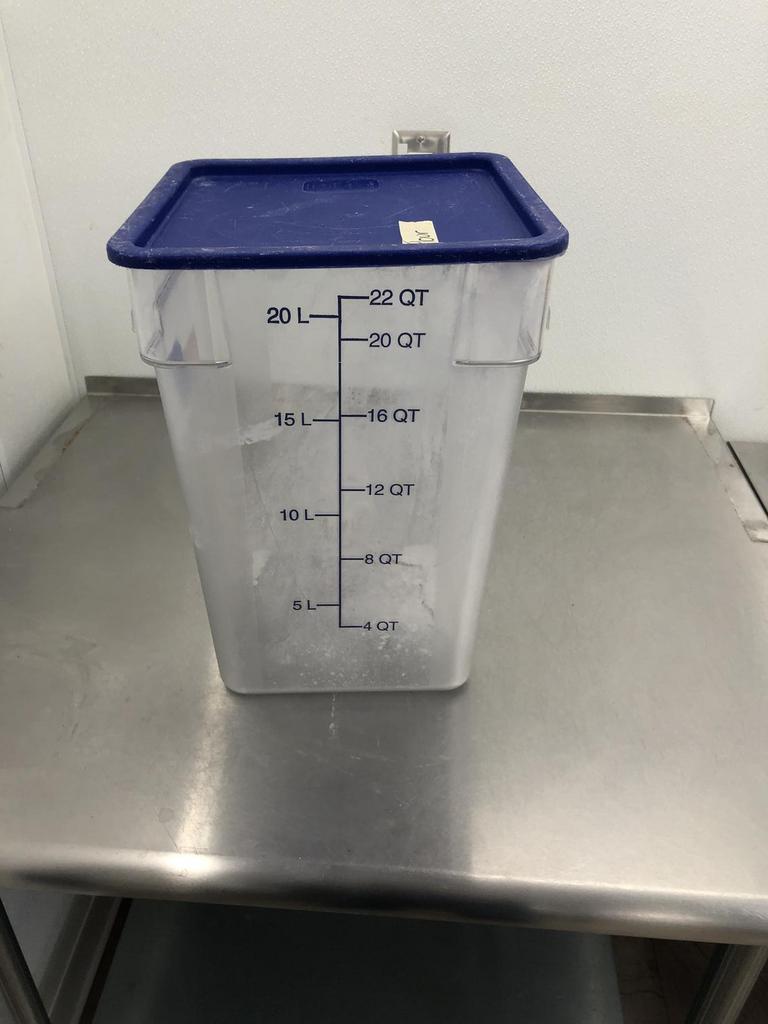 Auction Ohio | Carlisle 22 Quart Container