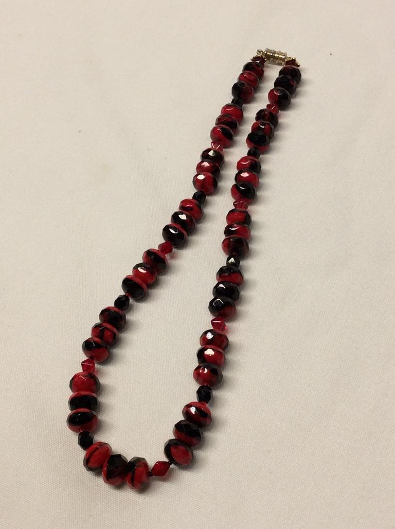 Auction Ohio | Red/Black Beaded Necklace