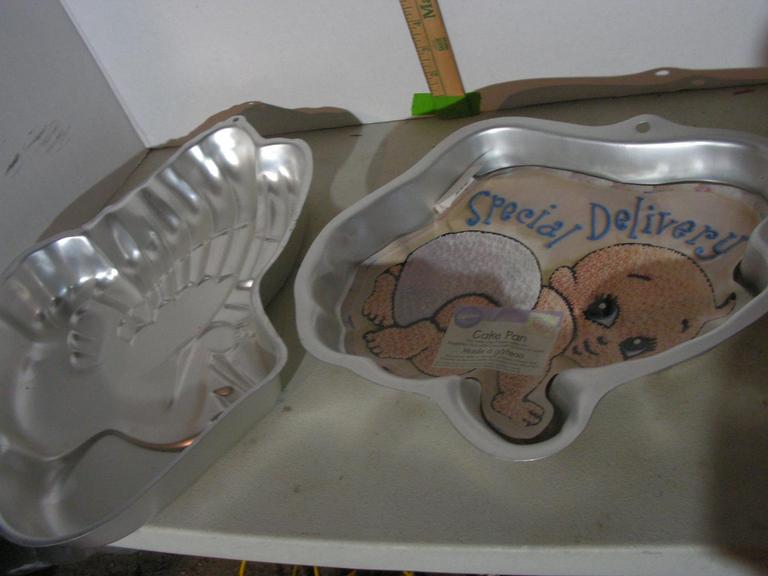 Auction Ohio | Welcome Baby Cake Pans