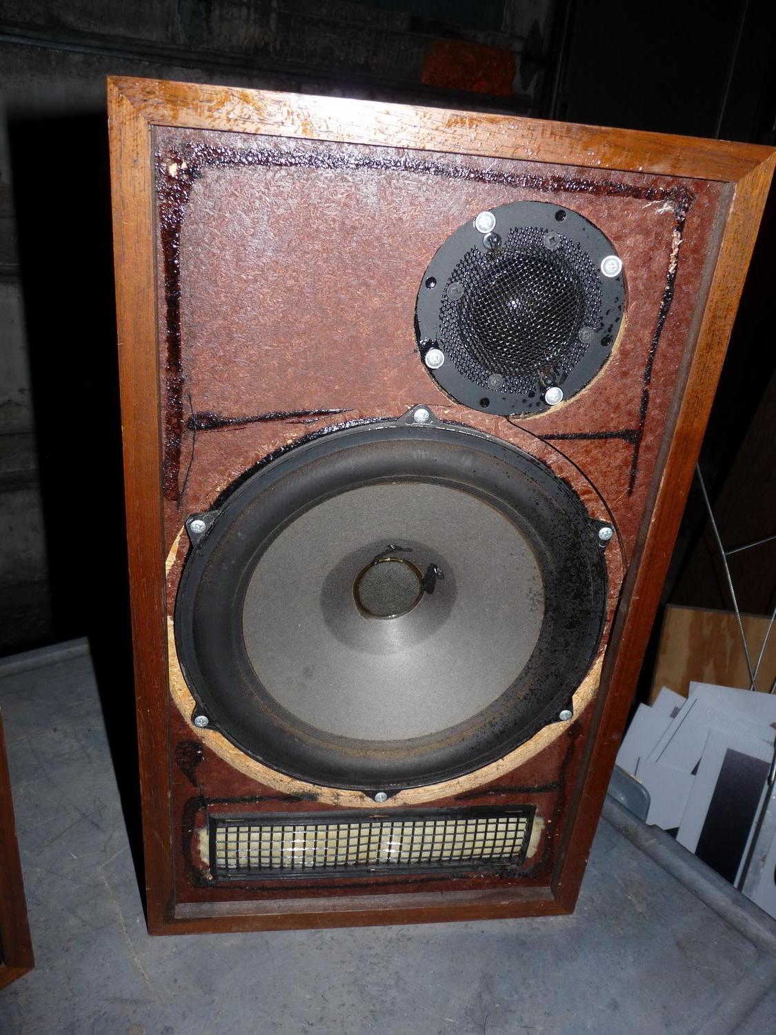 Speaker ID - Rubber Surround 10", dome tweeter, slot port? | Audiokarma ...