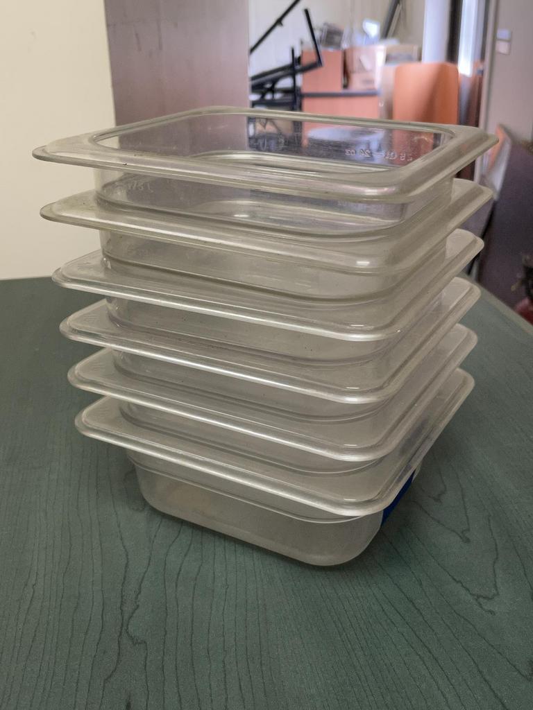 Auction Ohio | Plastic Sixth Pans