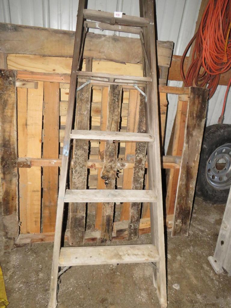Auction Ohio | Ladder and Pallets
