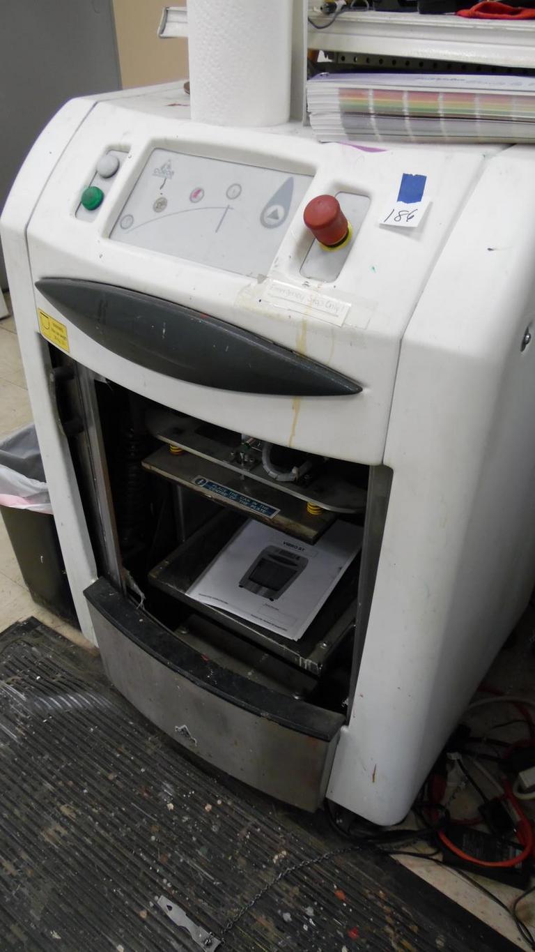 Auction Ohio | Corob Vibrational Paint Shaker