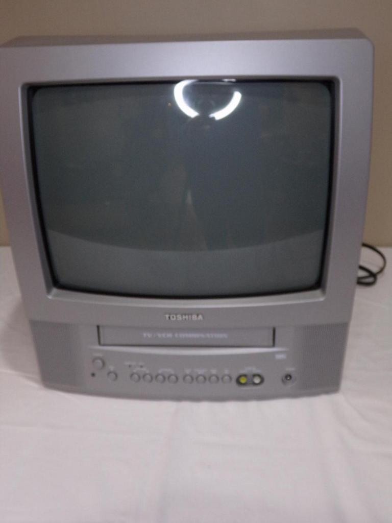 Auction Ohio | Toshiba TV / VCR