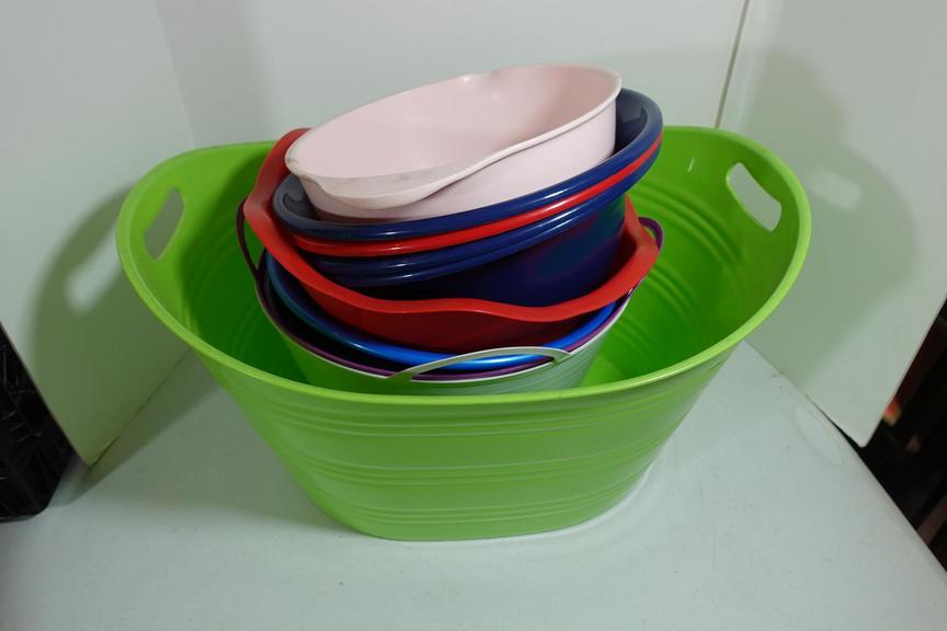 Auction Ohio | Large Plastic Bowls & Bucket