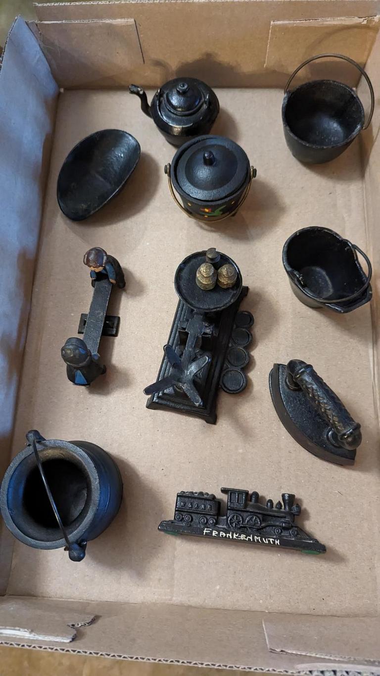 Auction Ohio | Cast iron miniatures