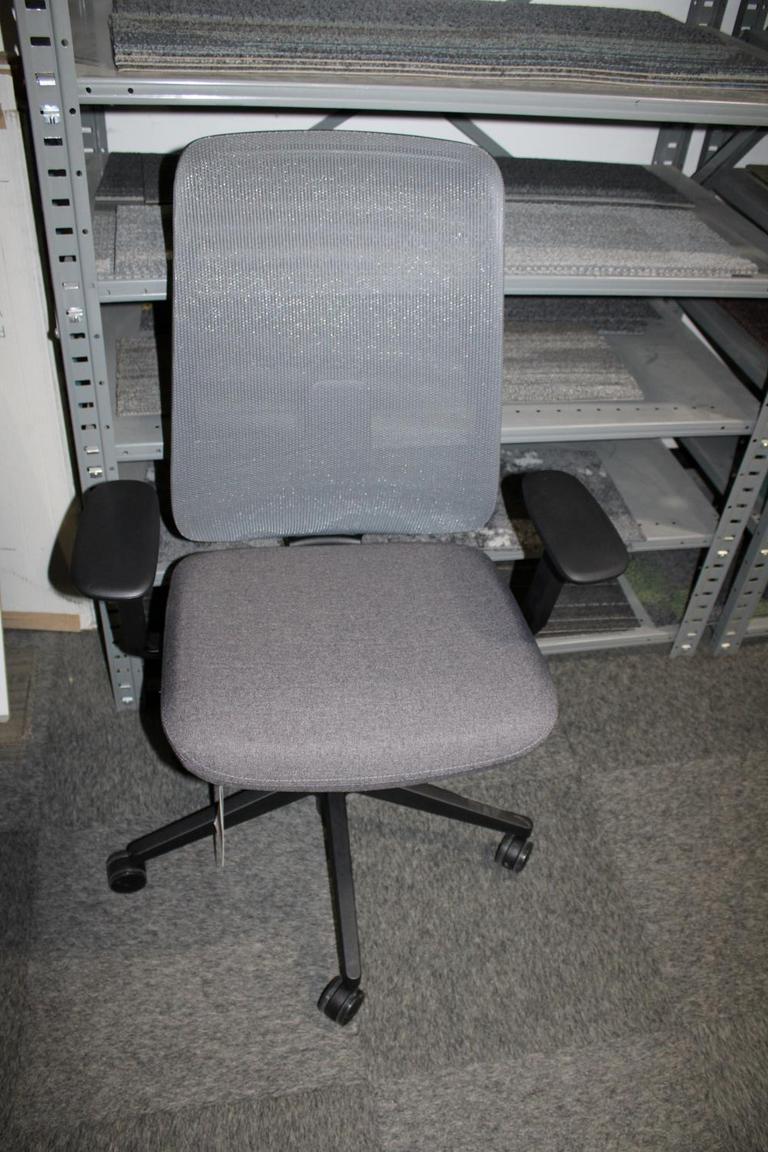 Auction Ohio | Herman Miller Verus Task Chair