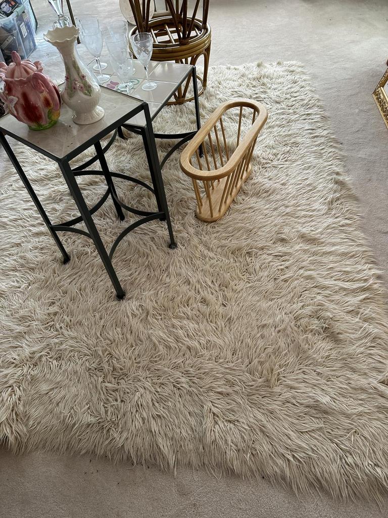 Auction Ohio | Unusual long shag rug