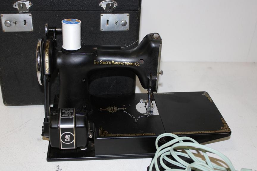 Auction Ohio | Singer Sewing Machine