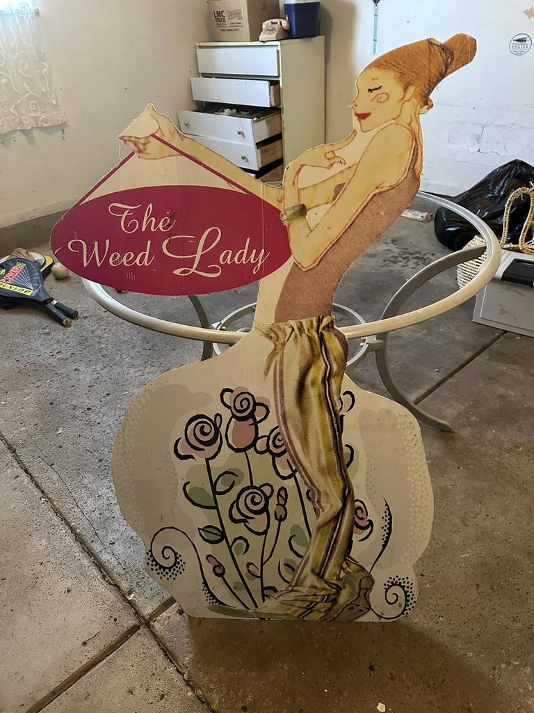 Auction Ohio | Funny cardboard lady