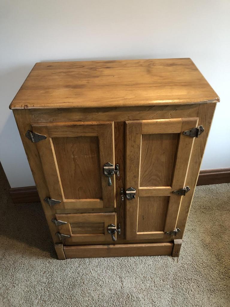 Auction Ohio | Antique Ice Chest