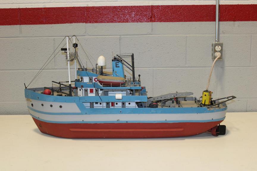 Auction Ohio | Magda Model Tug Boat