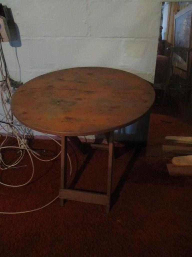 Auction Ohio | Collapsible Table
