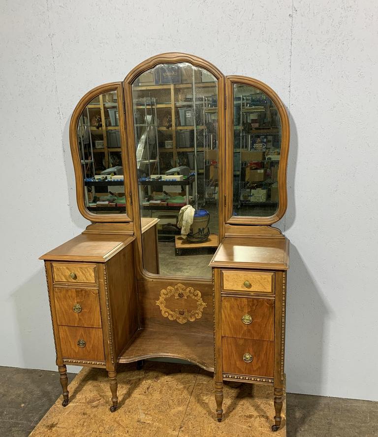 Auction Ohio | Antique Dressing Table