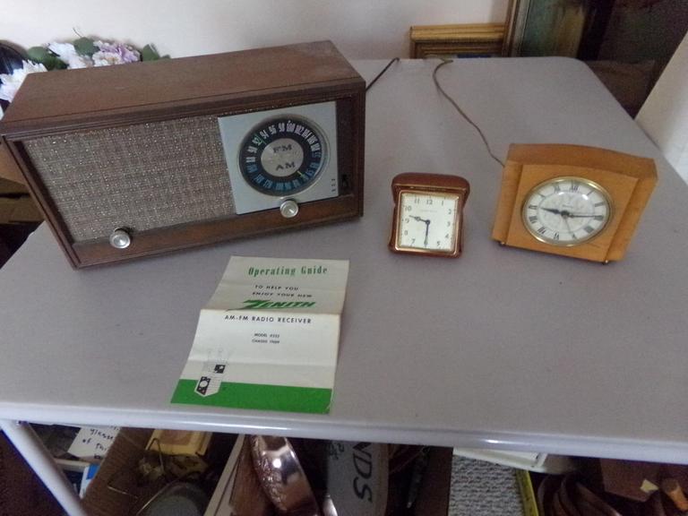 Auction Ohio | vintage radio & clocks