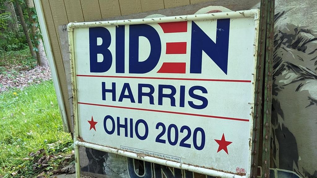 Auction Ohio | Biden Harris sign