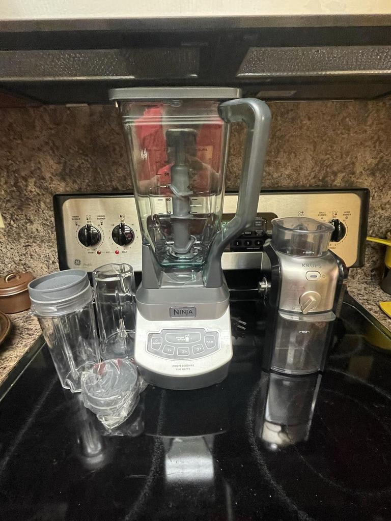 Auction Ohio | Ninja blender w/ attachments