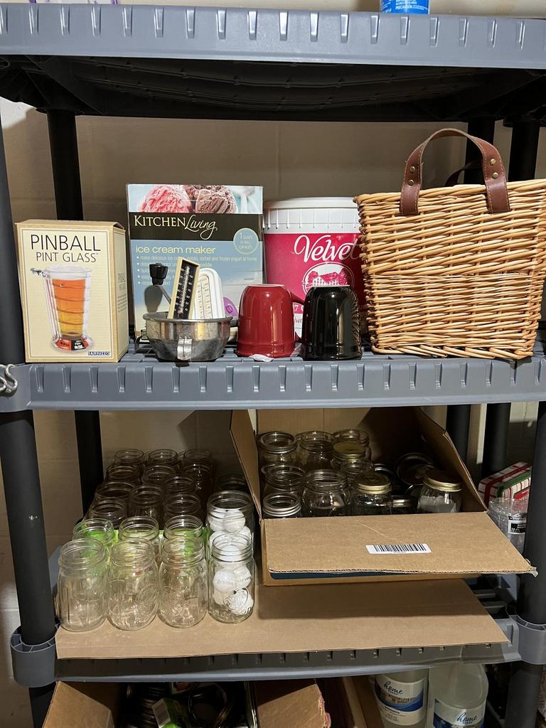 Auction Ohio | Ice Cream Maker & Jars