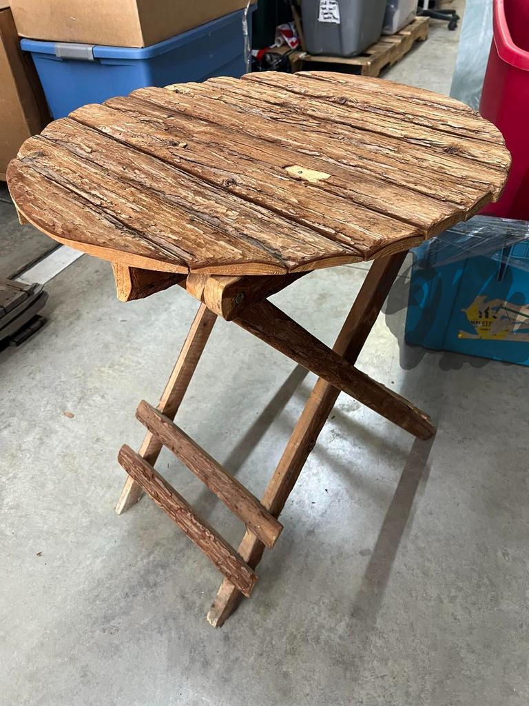 Auction Ohio | Collapse able wooden table