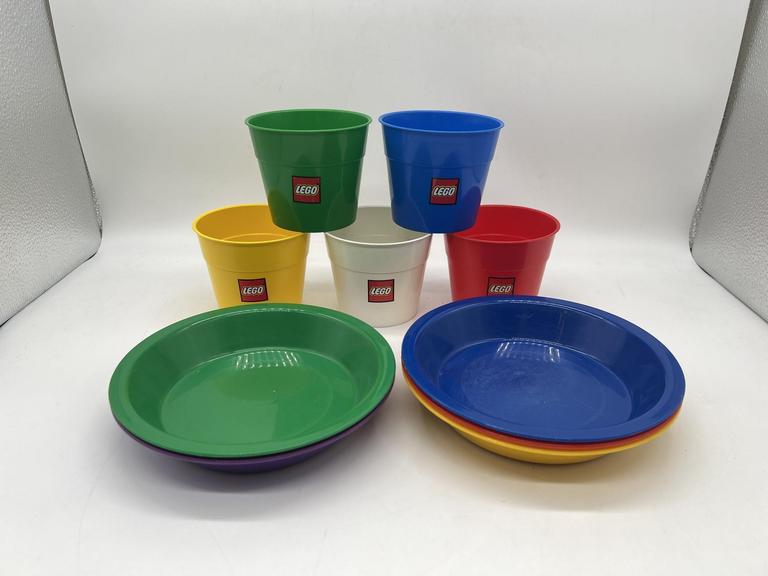 Auction Ohio | LEGO Cups & Plates Set