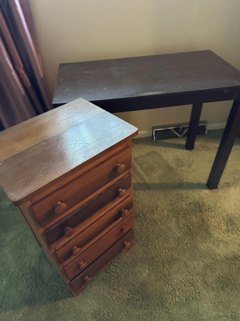 Auction Ohio | Small chest/table