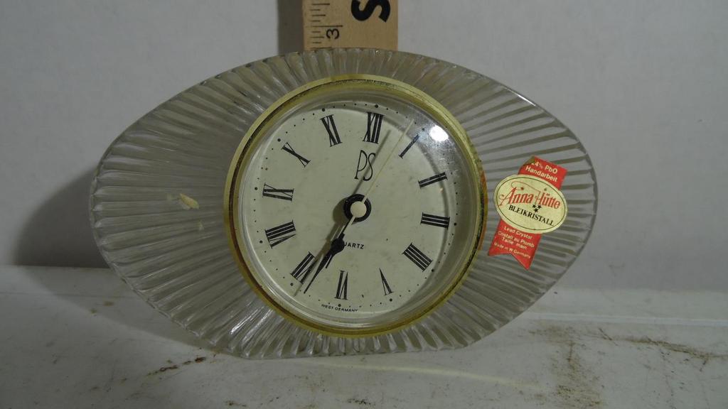 Auction Ohio | PS Quartz Crystal Clock