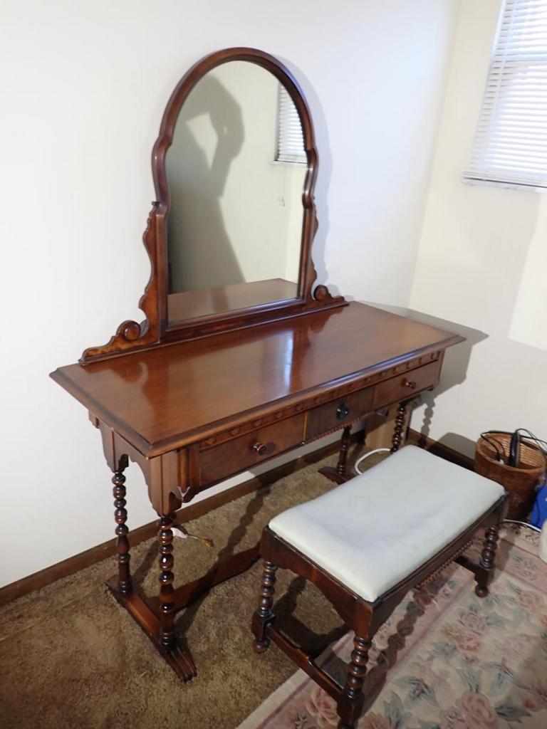 Auction Ohio | Sligh Furniture Co Vanity with Stool ITEMS 4,5&6 are all ...